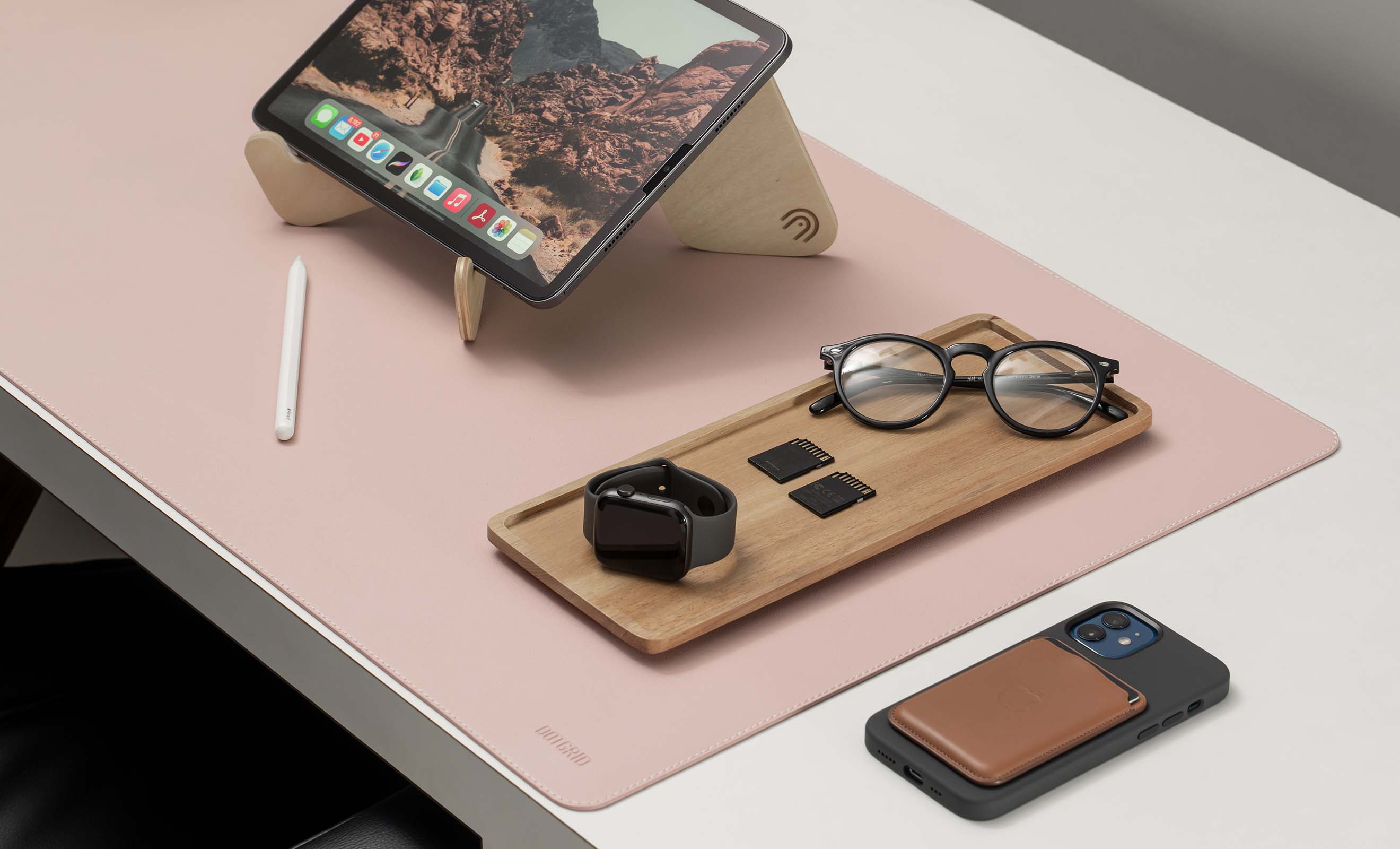 Dotgrid Desk Mat - Pink – Blankspace